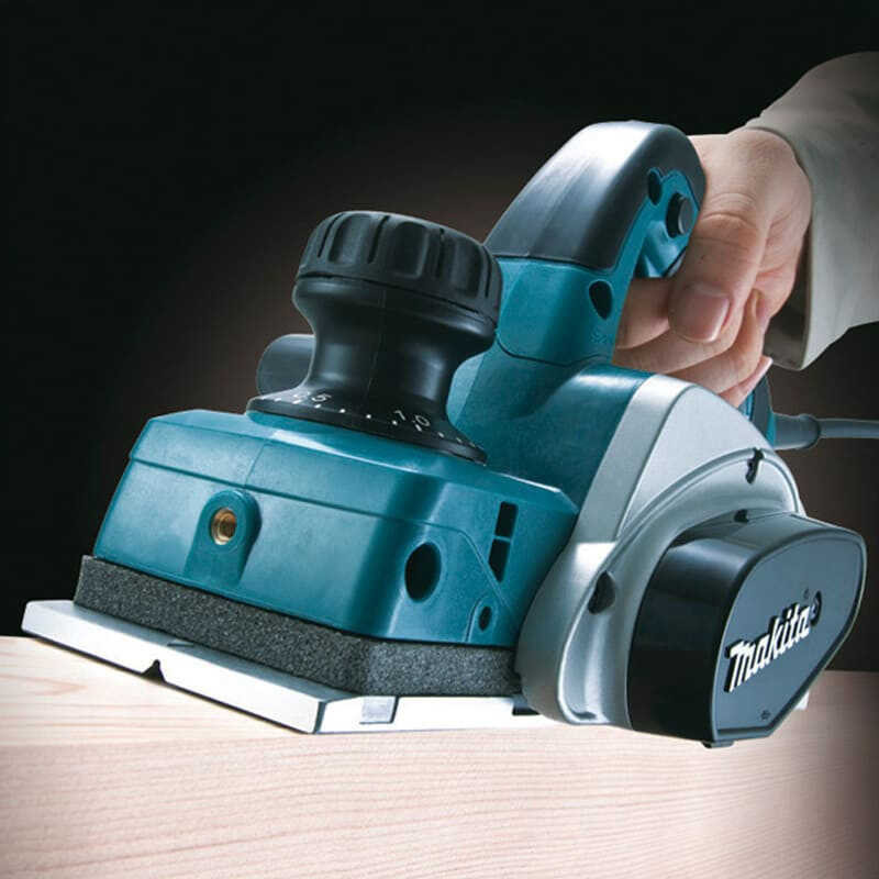 Rabot électrique filaire 620 W dans coffret Makpac - MAKITA c